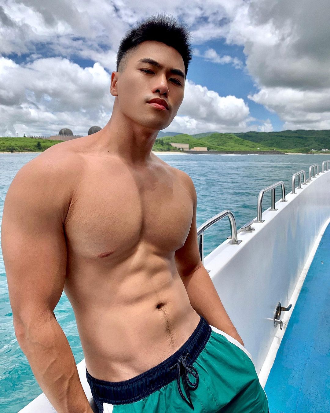 帥氣巨肌台韓夫夫登場！ Hwan、Nic 驚喜客串《酷蓋爸爸 2》 | GagaTai 嘎嘎台